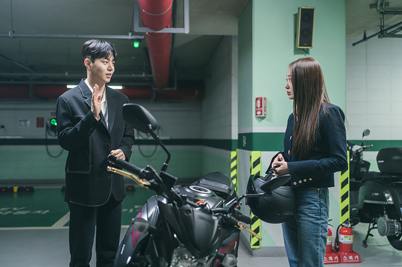 第6話 1000万回再生の始まり | 韓国ドラマ「伝説のインターン コ・ヘラ ～Cold Blooded Intern～」（土曜アジアドラマ） | BS無料放送ならBS12（トゥエルビ）